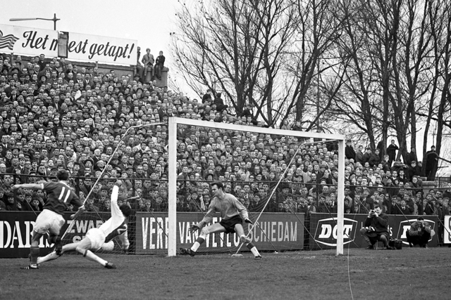 Oud-Ajaxdoelman Bals (79) overleden - Supportersvereniging Ajax