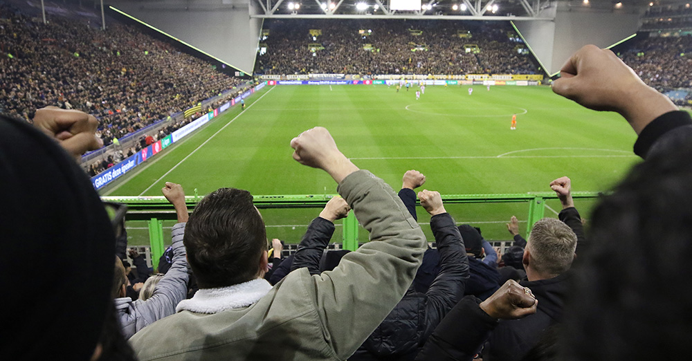 Supporters in uitvak zien Ajax eindelijk scoren vanuit corner