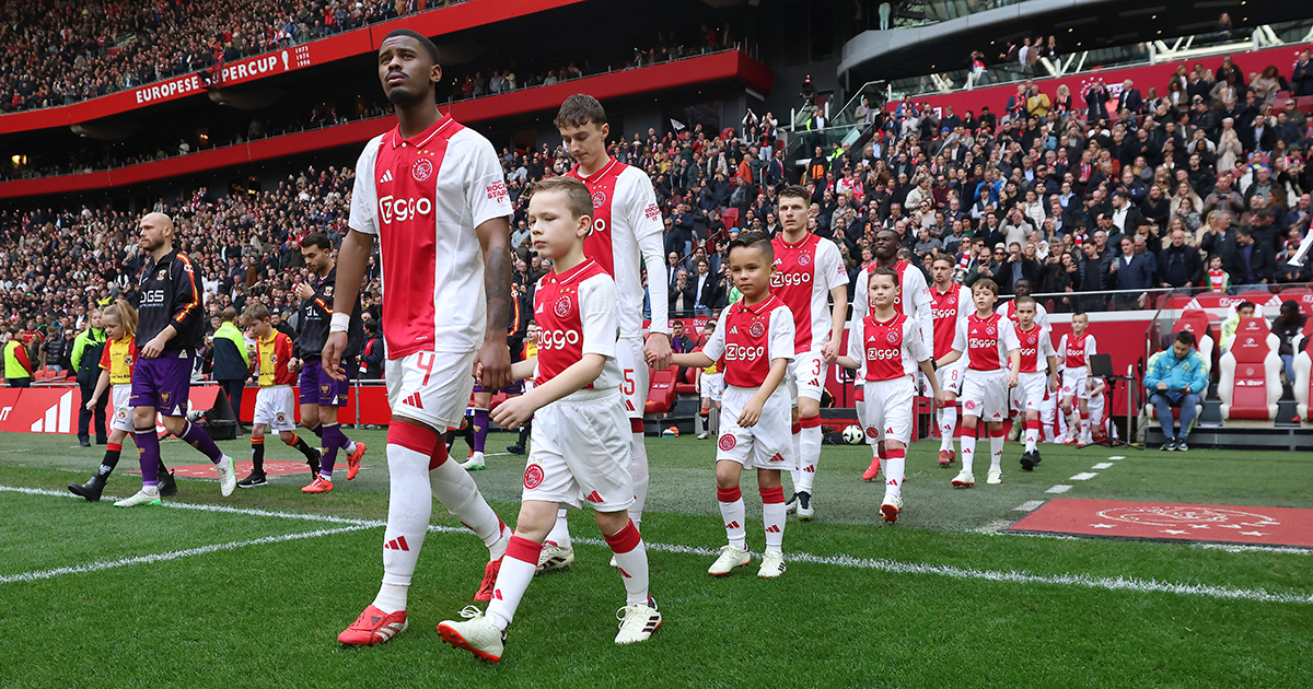 Word mascotte bij Ajax - NEC!