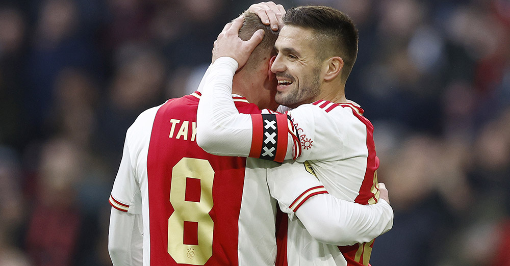 Ajax stijgt naar tweede plek na zege op Sparta en dit valt op