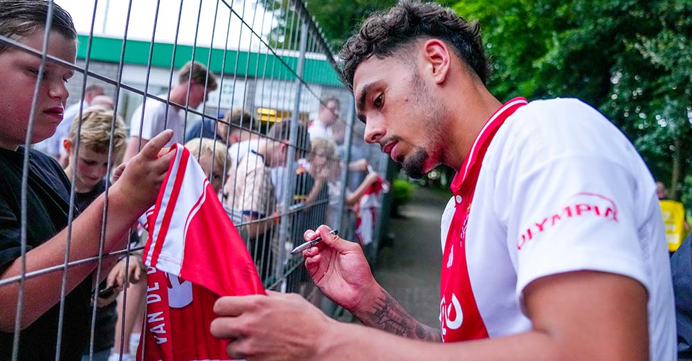 Pechvogel Gooijer verlengt contract bij Ajax tot zomer 2029