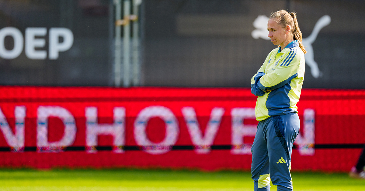 Bruil maakt promotie en is nieuwe hoofdtrainer Ajax Vrouwen