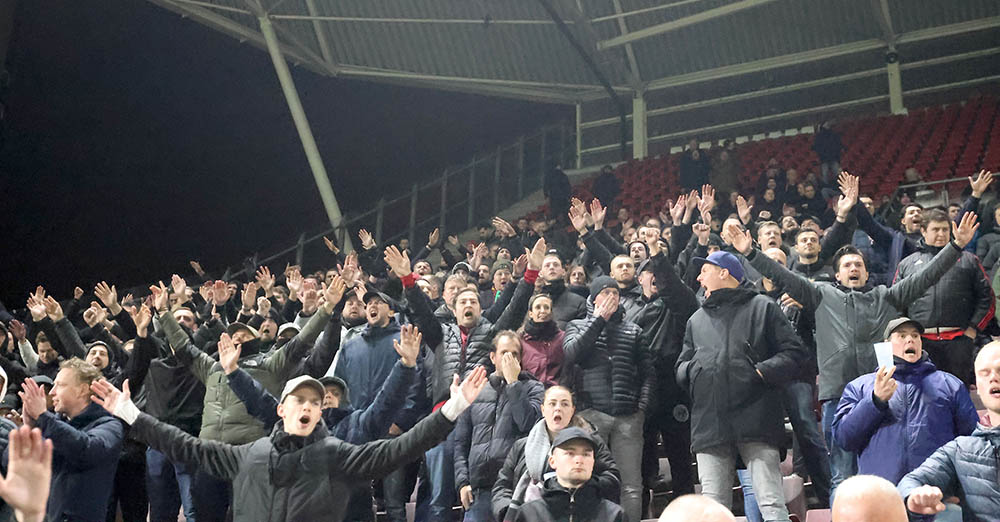 Beschaamd Ajax compenseert supporters na wanprestatie tegen Hercules