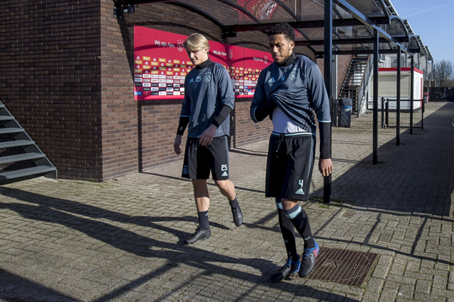 Riedewald niet, Dolberg wel bij selectie Schalke-thuis ...