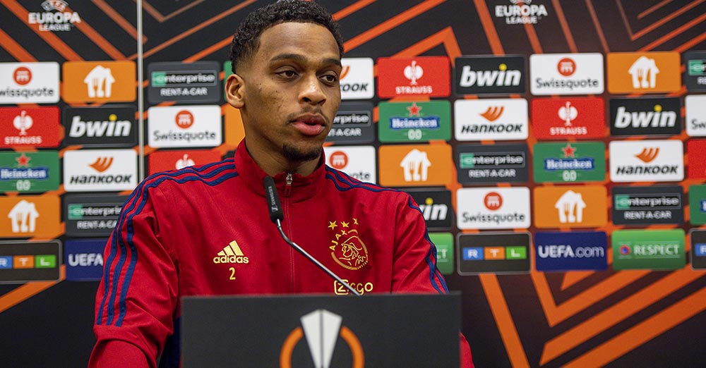 Timber schakelt vrij makkelijk tussen centrale posities achterin