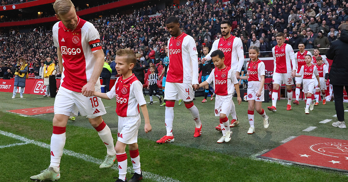 Word mascotte bij jubileumduel Ajax - AZ!