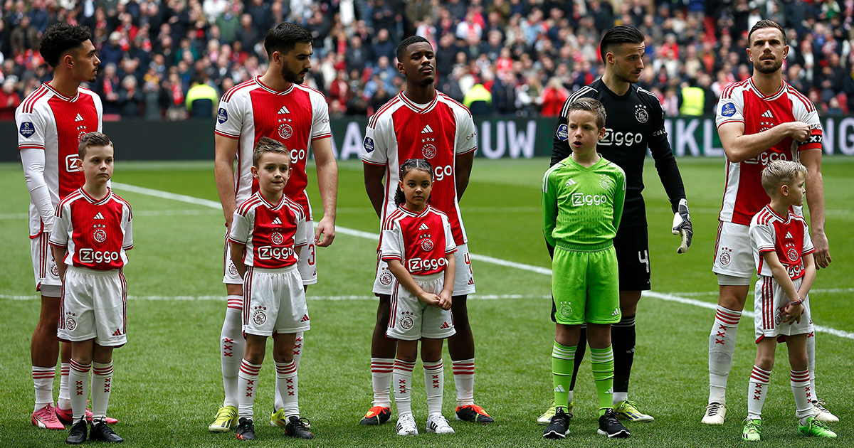 Word mascotte bij Ajax - FK Vojvodina!