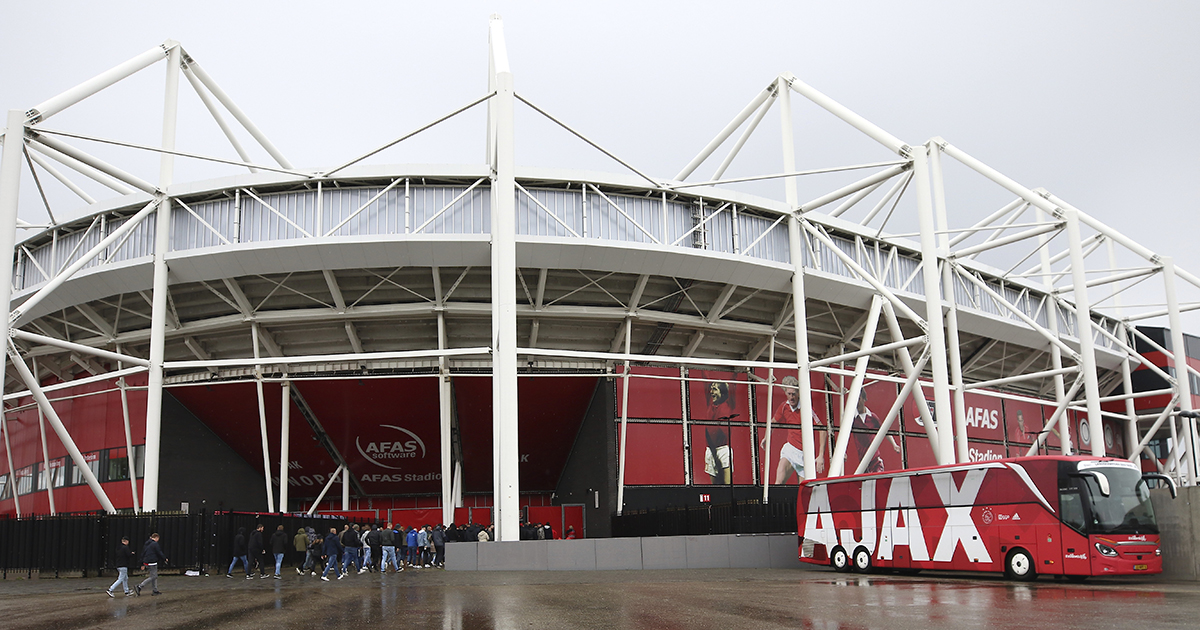 Handige SV Ajax-bussen zetten koers naar AZ-uit