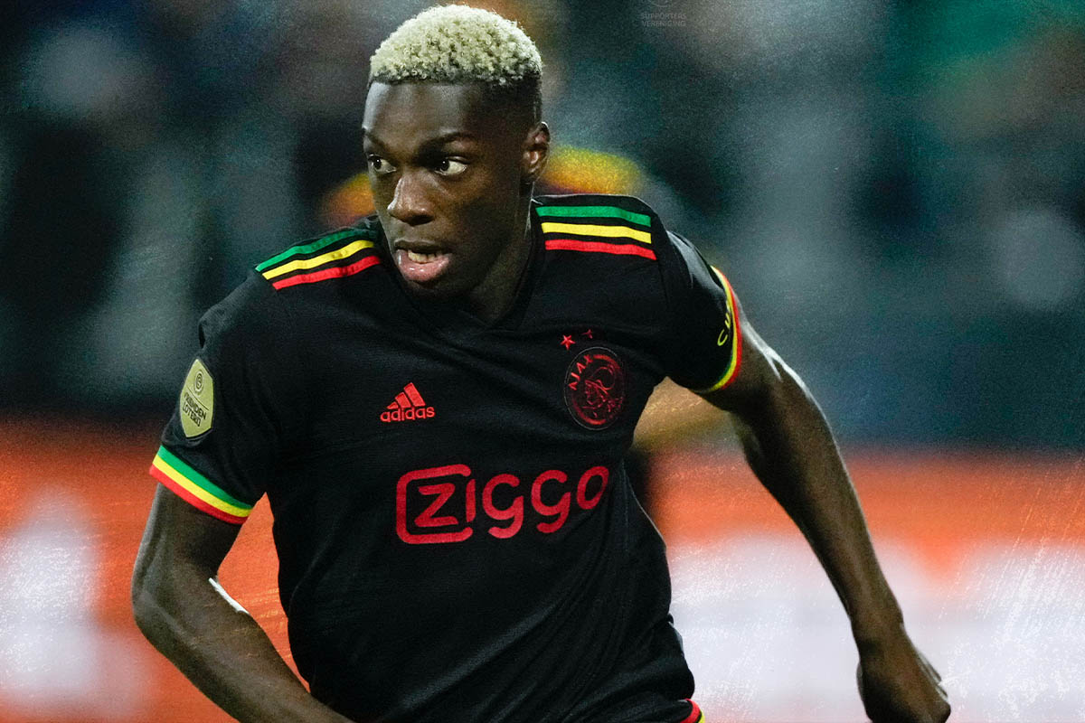 Laat Daramy ook debuteren op jouw mobiel als wallpaper!