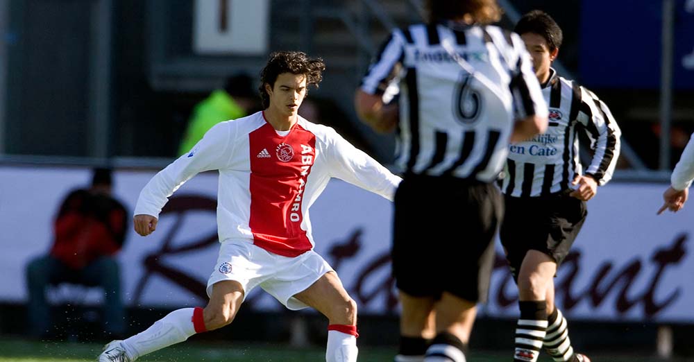 Hoofdrolspelers: vergeten Ajacied scoort en Heitinga krijgt rood in Almelo