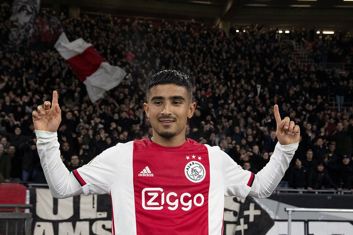 Een wallpaper als diploma voor debutant Ünüvar! - Supportersvereniging Ajax