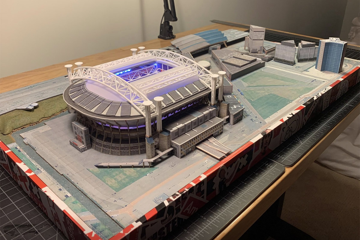 Bouwer mini-JC Arena roept hulp Ajaxsupporters in voor laatste details!