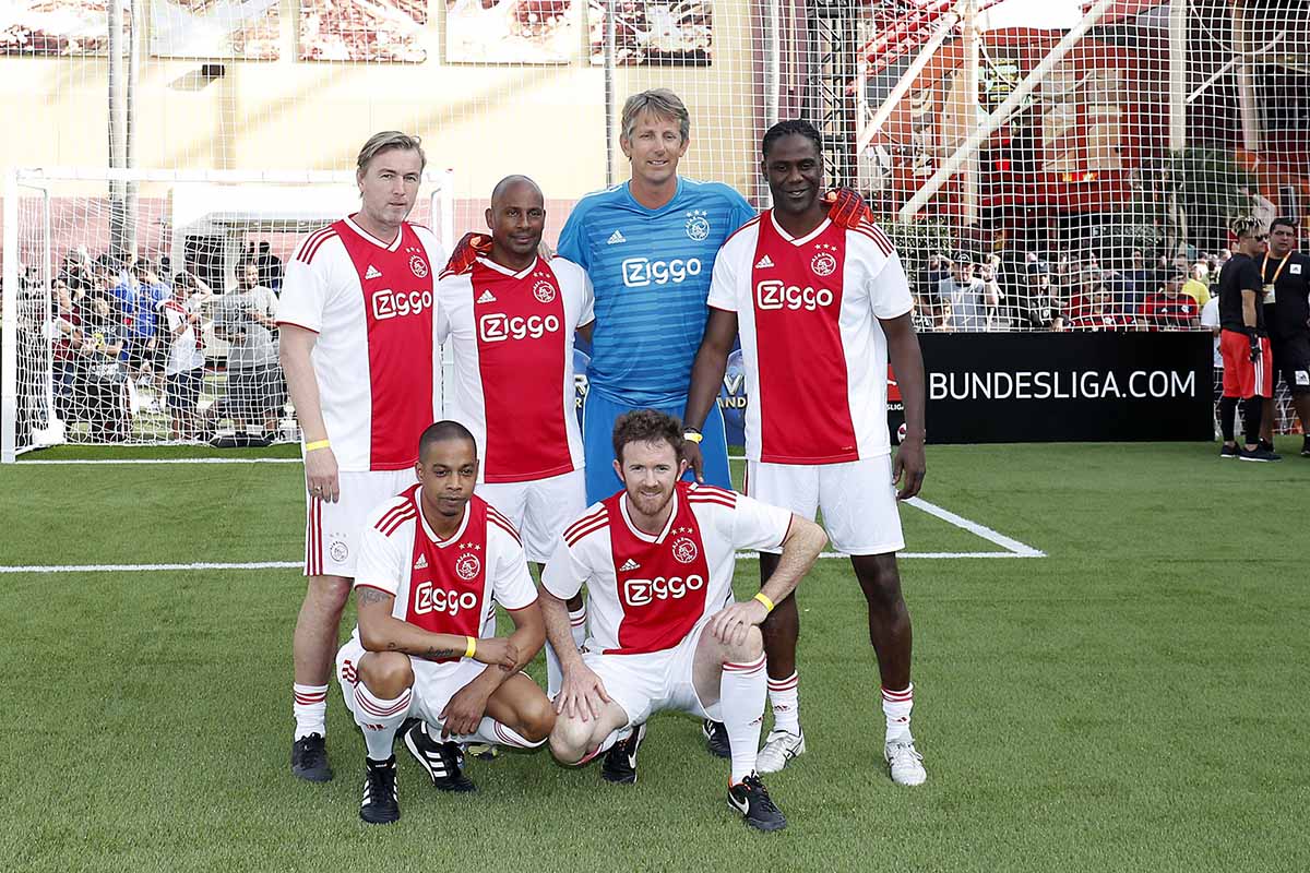 Ajax Legends vermaken publiek in Universal Studios ...