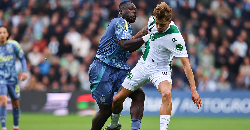 Ajax geeft koppositie door goal in blessuretijd uit handen en dit valt op