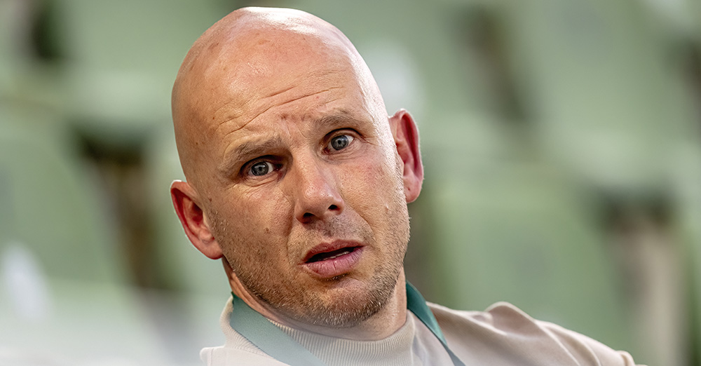 Van Halst reageert alleen op vragen over gestaakte klassieker