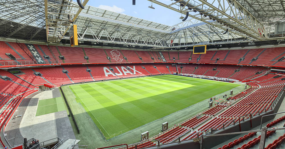 Ajax gaat commerciële samenwerking aan met Mediahuis