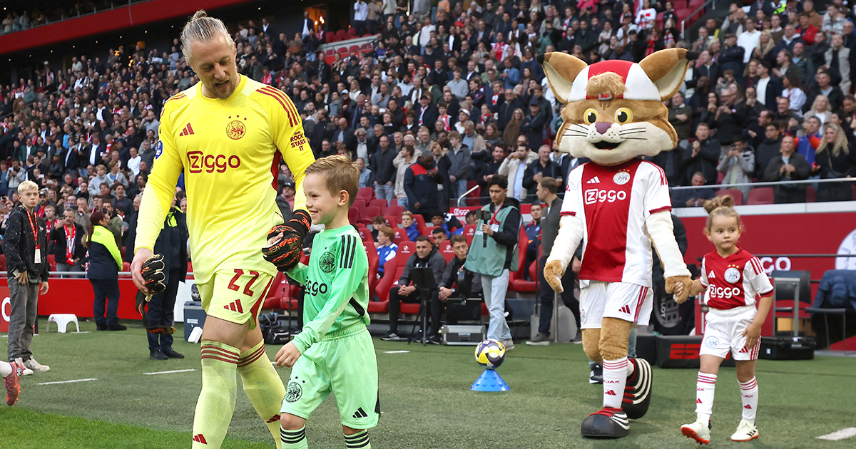 Word mascotte bij Ajax - Excelsior!