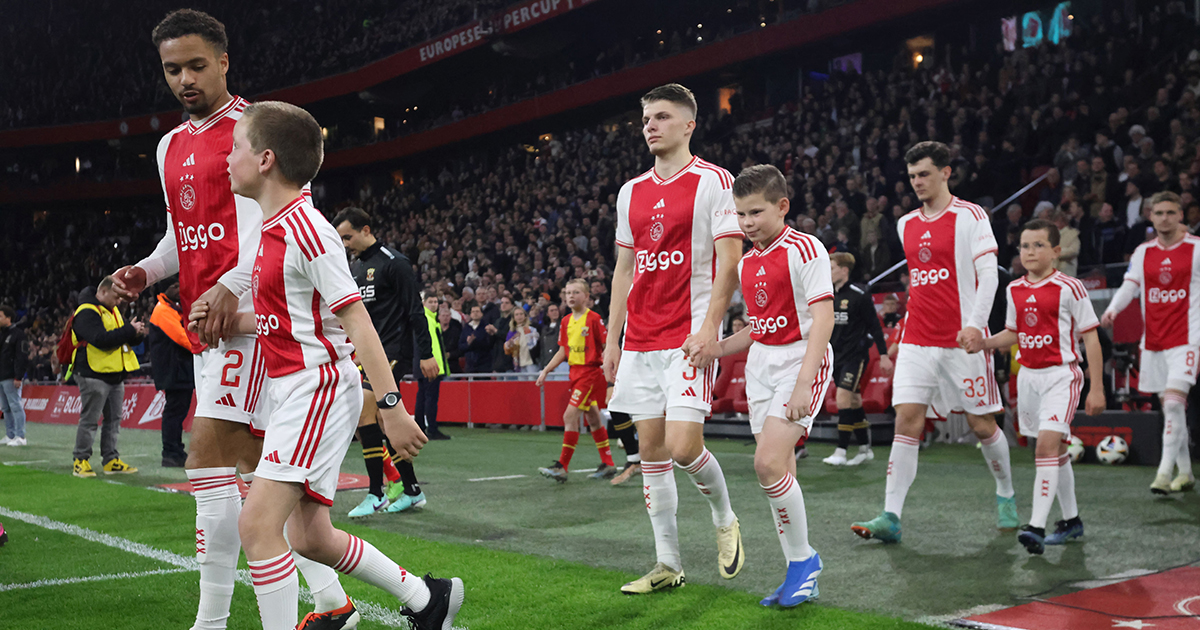 Word mascotte bij Ajax - Excelsior!