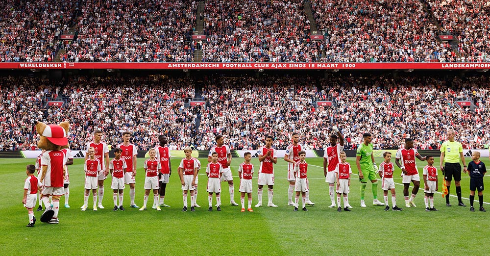 Word mascotte bij Ajax - AZ!