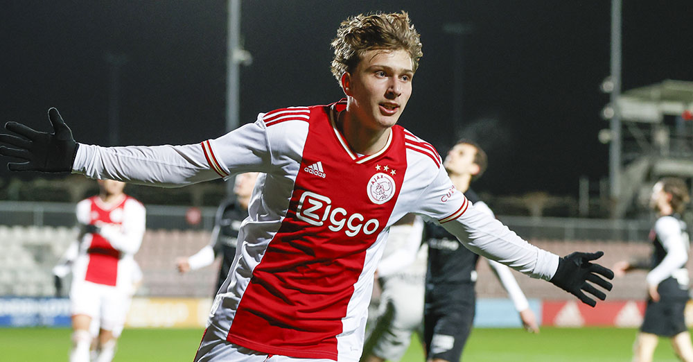 Godts scoort bij debuut en wint met Jong Ajax van MVV