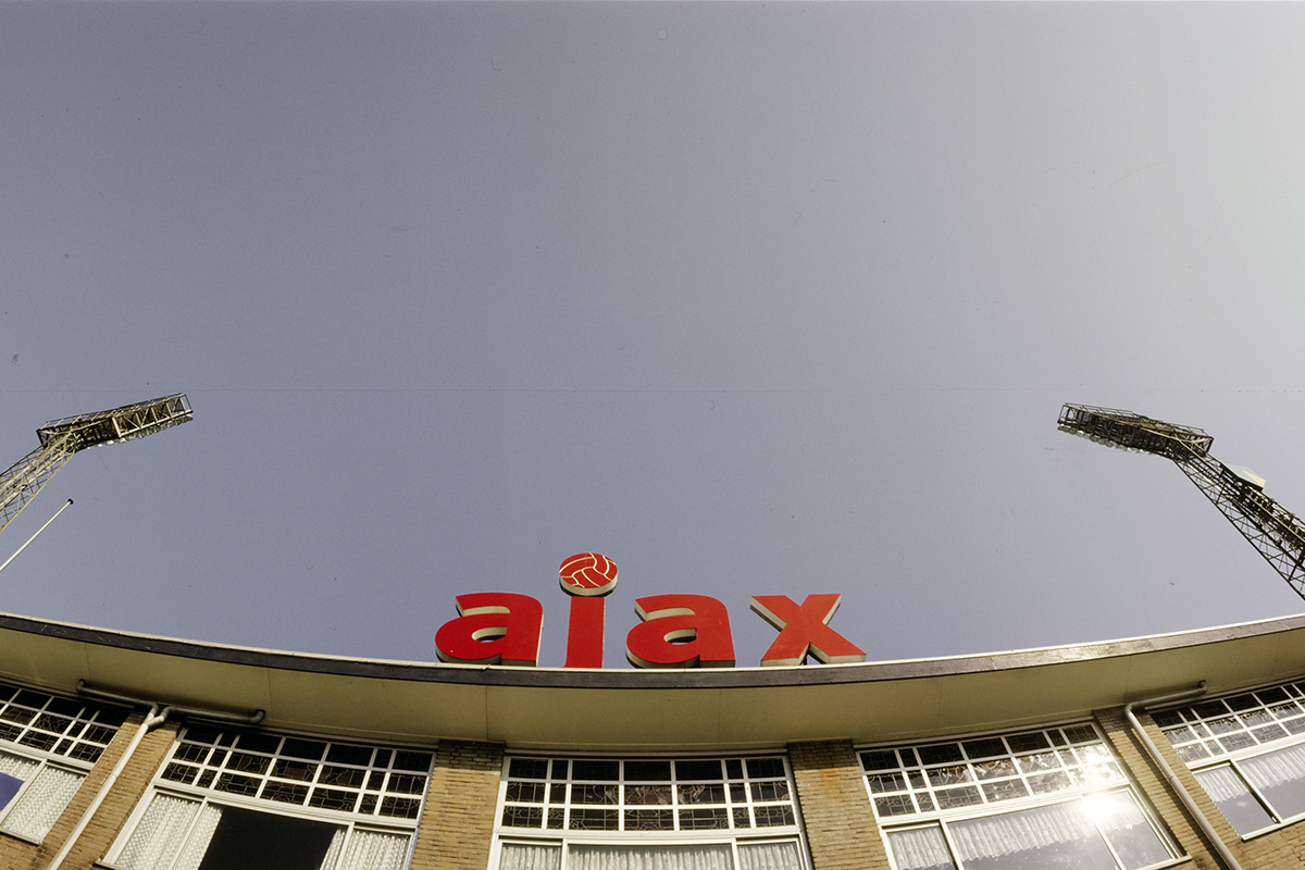 Unieke beelden: de thuiskomst van de originele Ajaxletters ...