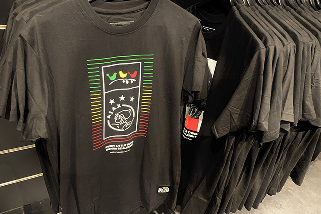 Ajax lanceert speciale rasta-kledinglijn bij derde shirt