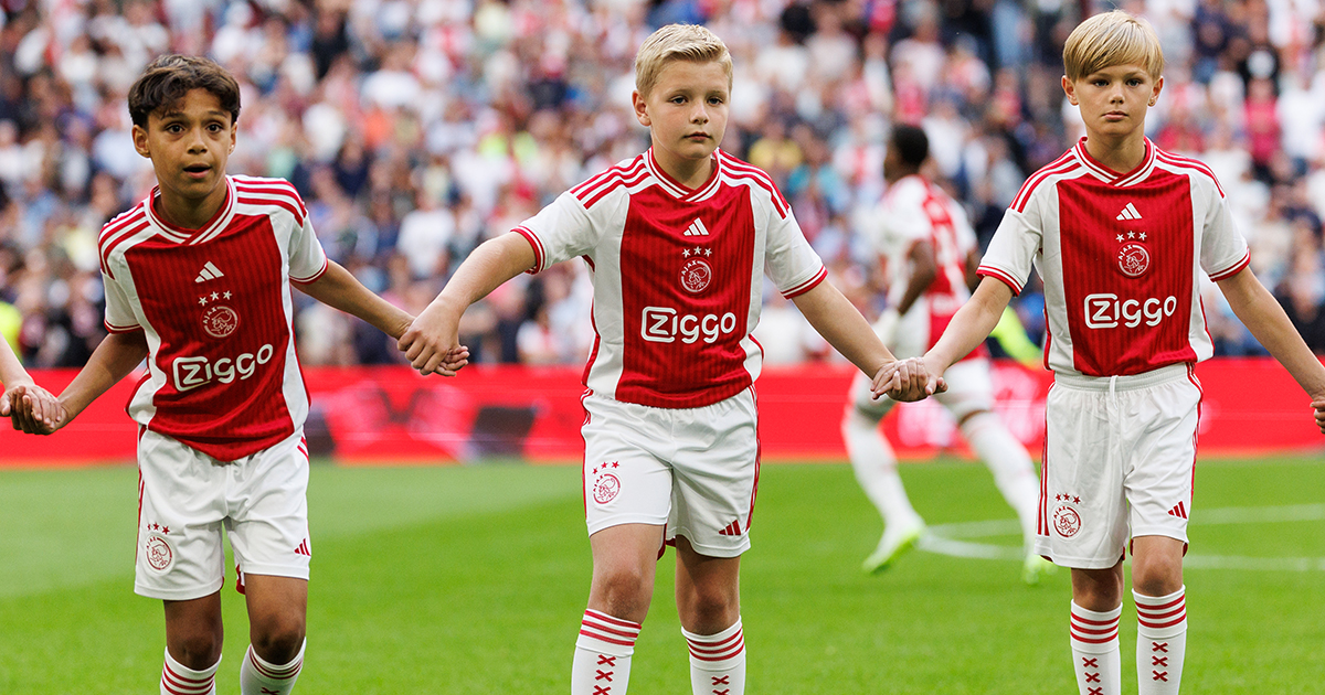 Word mascotte bij oefenduel tussen Ajax en Rangers FC!