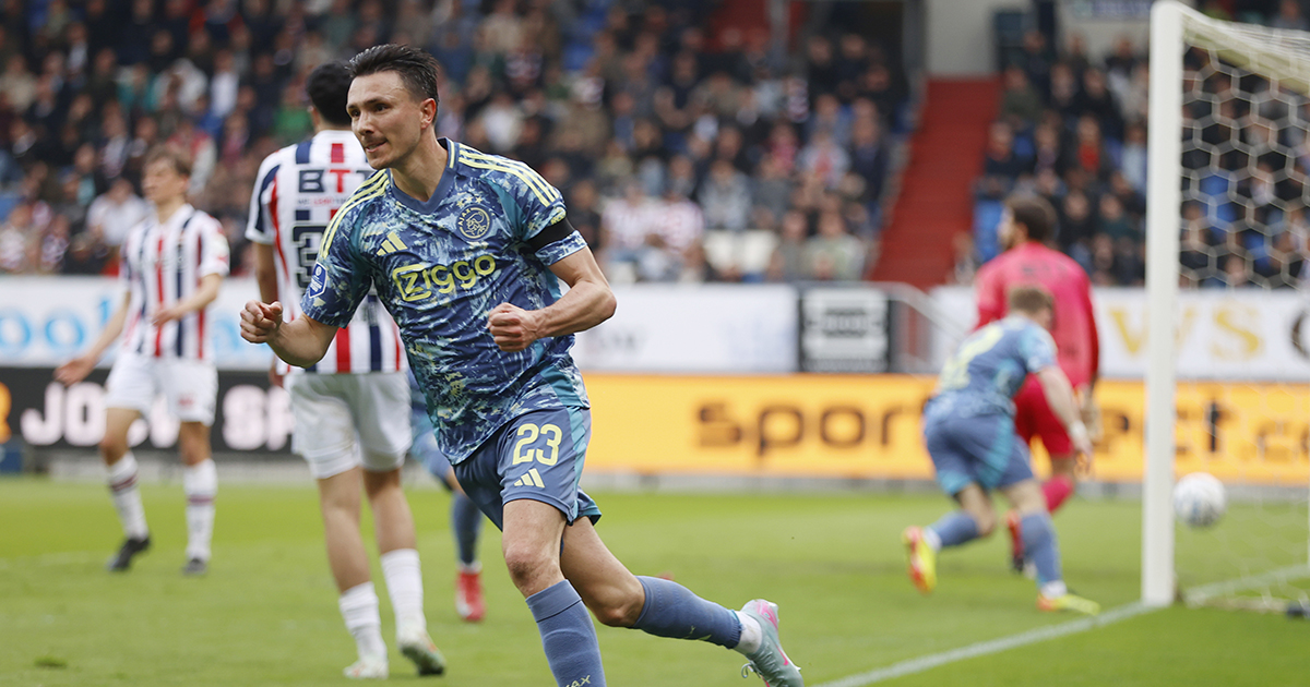 Invallers helpen Ajax aan moeizame zege op Willem II en dit valt op