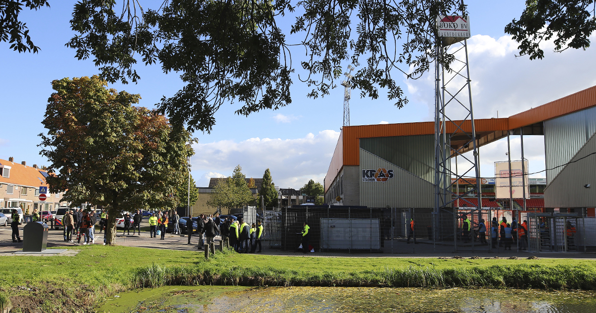 Handige SV Ajax-bus rijdt via Den Bosch en De Meern naar FC Volendam-uit